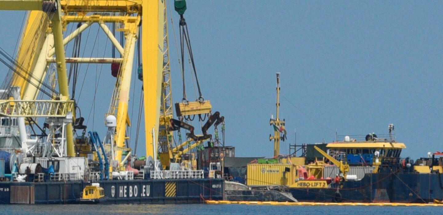 Italie : le super voilier Bayesian renfloué au large de la Sicile - l ...
